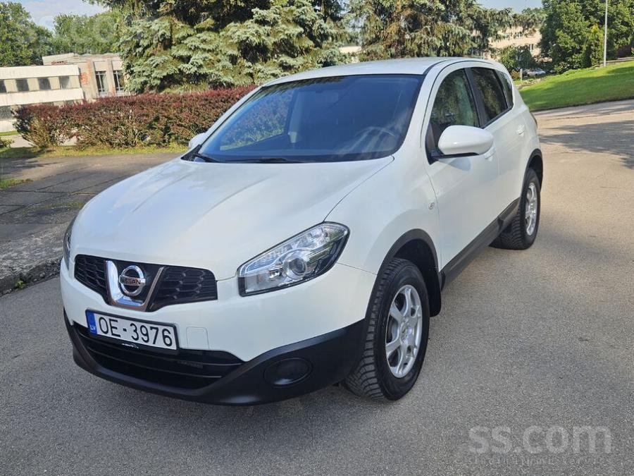 White Nissan Qashqai 2011 in Jekabpils, with an engine capacity of 1.50 L and mileage of 222 thousand km for 5990 €, photo 1 on AUTOMOTO.COM.LV