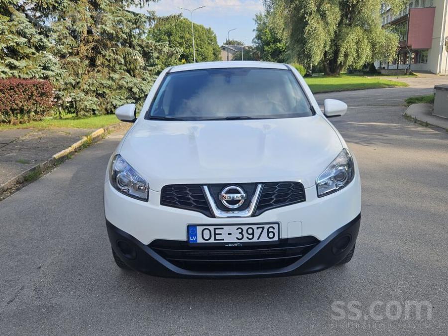 White Nissan Qashqai 2011 in Jekabpils, with an engine capacity of 1.50 L and mileage of 222 thousand km for 5990 €, photo 2 on AUTOMOTO.COM.LV