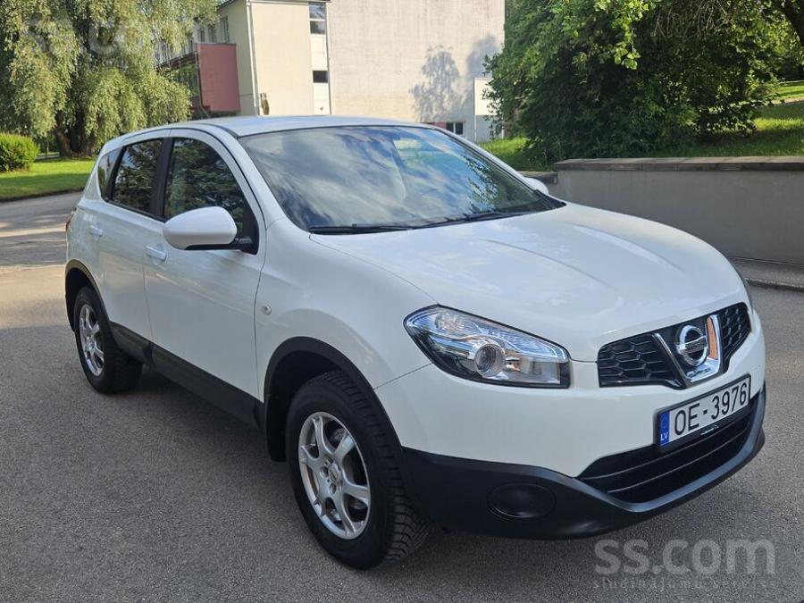 White Nissan Qashqai 2011 in Jekabpils, with an engine capacity of 1.50 L and mileage of 222 thousand km for 5990 €, photo 3 on AUTOMOTO.COM.LV
