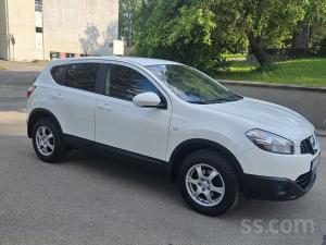 White Nissan Qashqai 2011 in Jekabpils, with an engine capacity of 1.50 L and mileage of 222 thousand km for 5990 €, photo 4 on AUTOMOTO.COM.LV