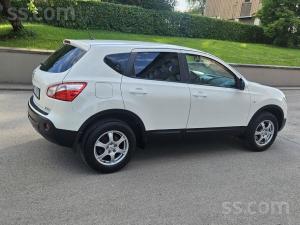 White Nissan Qashqai 2011 in Jekabpils, with an engine capacity of 1.50 L and mileage of 222 thousand km for 5990 €, photo 6 on AUTOMOTO.COM.LV