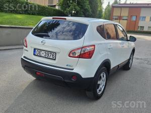 White Nissan Qashqai 2011 in Jekabpils, with an engine capacity of 1.50 L and mileage of 222 thousand km for 5990 €, photo 7 on AUTOMOTO.COM.LV