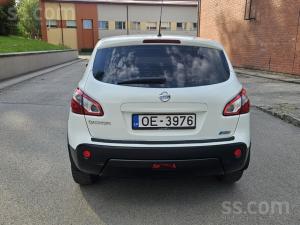 White Nissan Qashqai 2011 in Jekabpils, with an engine capacity of 1.50 L and mileage of 222 thousand km for 5990 €, photo 8 on AUTOMOTO.COM.LV