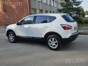 White Nissan Qashqai 2011 in Jekabpils, with an engine capacity of 1.50 L and mileage of 222 thousand km for 5990 €, photo 10 on AUTOMOTO.COM.LV