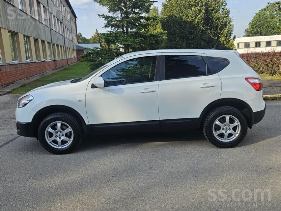 White Nissan Qashqai 2011 in Jekabpils, with an engine capacity of 1.50 L and mileage of 222 thousand km for 5990 €, photo 11 on AUTOMOTO.COM.LV