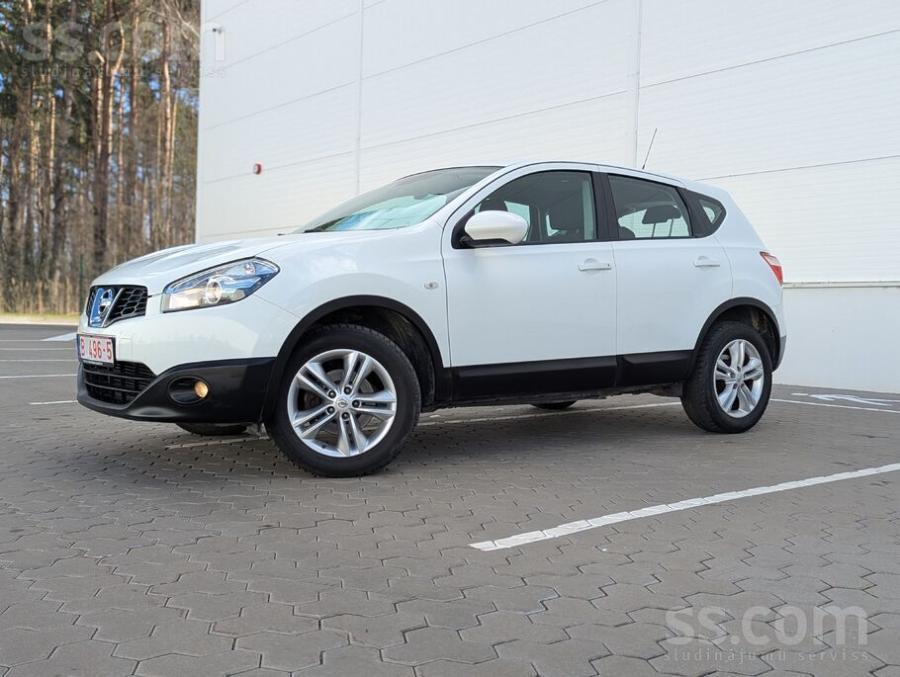 White Nissan Qashqai 2011 in Riga, with an engine capacity of 2.00 L and mileage of 0 thousand km for 5600 €, photo 2 on AUTOMOTO.COM.LV