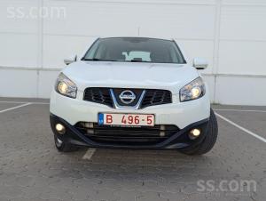 White Nissan Qashqai 2011 in Riga, with an engine capacity of 2.00 L and mileage of 0 thousand km for 5600 €, photo 4 on AUTOMOTO.COM.LV