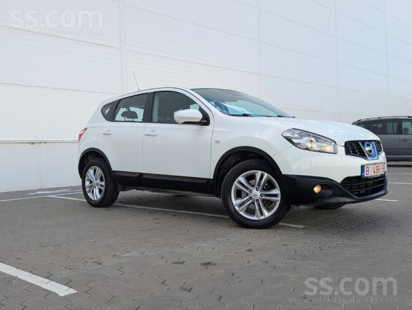 White Nissan Qashqai 2011 in Riga, with an engine capacity of 2.00 L and mileage of 0 thousand km for 5600 €, photo 5 on AUTOMOTO.COM.LV