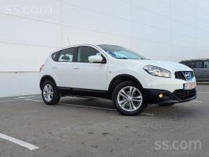 White Nissan Qashqai 2011 in Riga, with an engine capacity of 2.00 L and mileage of 0 thousand km for 5600 €, photo 5 on AUTOMOTO.COM.LV