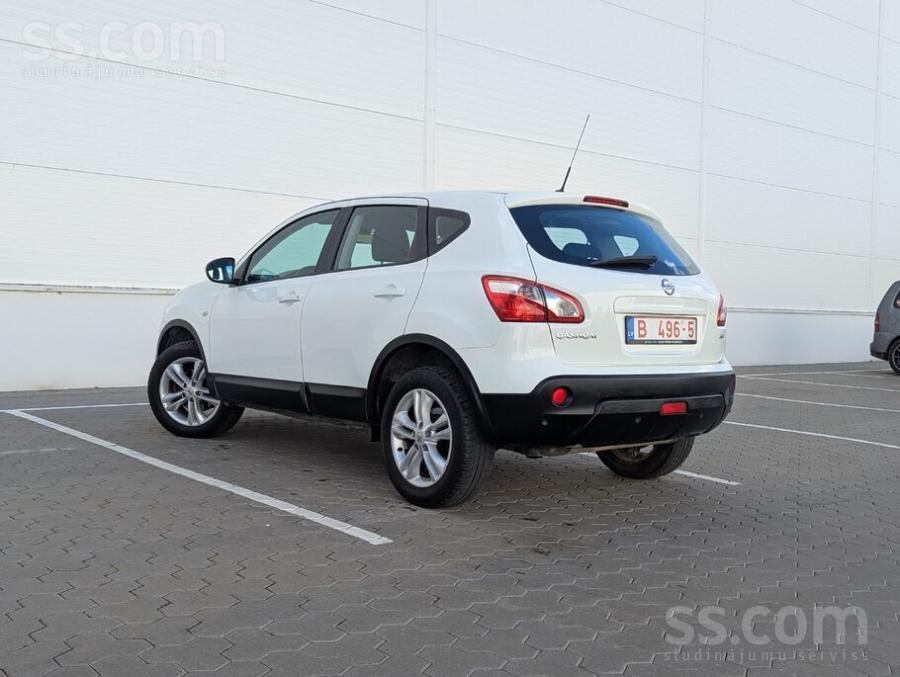 White Nissan Qashqai 2011 in Riga, with an engine capacity of 2.00 L and mileage of 0 thousand km for 5600 €, photo 8 on AUTOMOTO.COM.LV