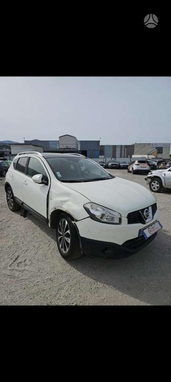 White Nissan Qashqai 2011 in Vilnius, with an engine capacity of 1.46 L and mileage of 170 thousand km for 3650 €, photo 4 on AUTOMOTO.COM.LV
