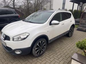 White Nissan Qashqai 2011 in Vilnius, with an engine capacity of 1.46 L and mileage of 155 thousand km for 5500 €, photo  on AUTOMOTO.COM.LV