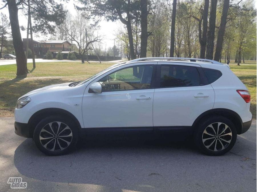 White Nissan Qashqai 2011 in Kaunas, with an engine capacity of 2.00 L and mileage of 261 thousand km for 6555 €, photo 3 on AUTOMOTO.COM.LV