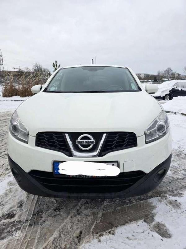 White Nissan Qashqai 2011 in Vilnius, with an engine capacity of 1.60 L and mileage of 290 thousand km for 4500 €, photo 2 on AUTOMOTO.COM.LV