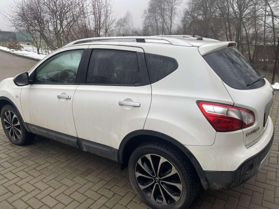 White Nissan Qashqai 2011 in Vilnius, with an engine capacity of 1.50 L and mileage of 156 thousand km for 5500 €, photo 2 on AUTOMOTO.COM.LV