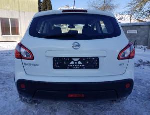White Nissan Qashqai 2011 in Siauliai, with an engine capacity of 2.00 L and mileage of 258 thousand km for 4650 €, photo 6 on AUTOMOTO.COM.LV