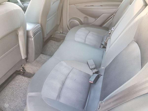White Nissan Qashqai 2011 in Siauliai, with an engine capacity of 2.00 L and mileage of 258 thousand km for 4650 €, photo 11 on AUTOMOTO.COM.LV