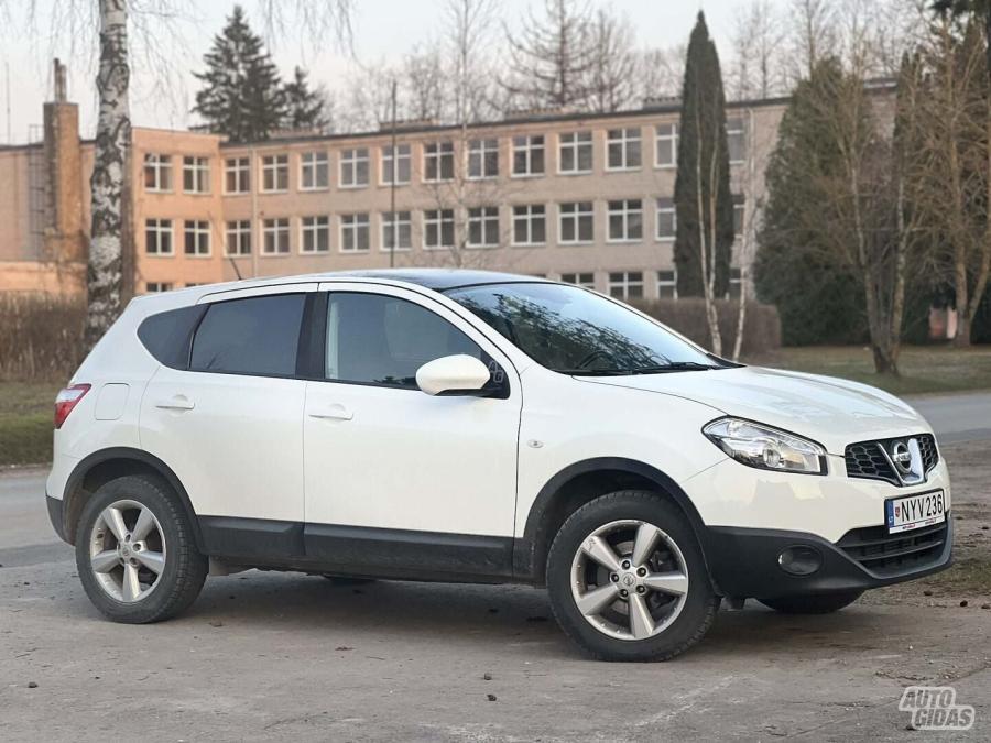 Balts Nissan Qashqai 2011 Biržai, ar dzinēja tilpumu 1.50 L un nobraukumu 180 tūkst. km par 5000 €, foto 1 vietnē AUTOMOTO.COM.LV