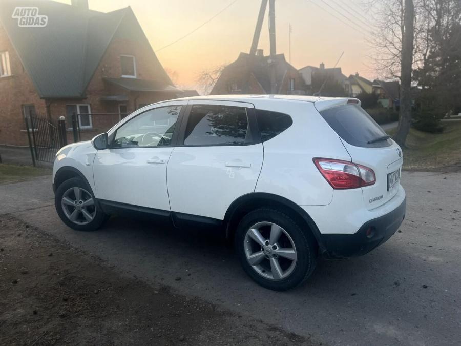 Balts Nissan Qashqai 2011 Biržai, ar dzinēja tilpumu 1.50 L un nobraukumu 180 tūkst. km par 5000 €, foto 3 vietnē AUTOMOTO.COM.LV
