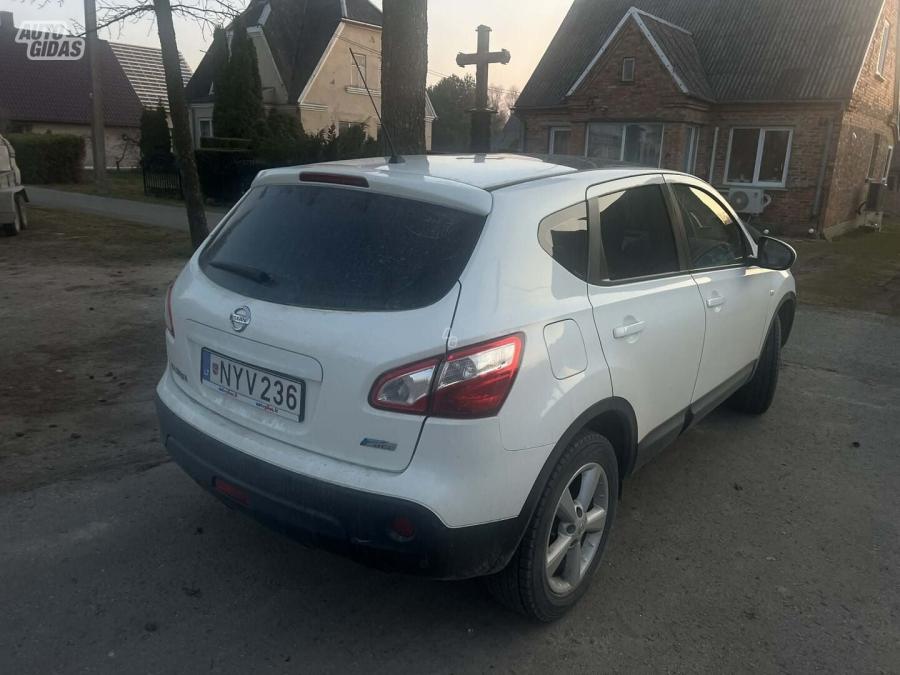 Balts Nissan Qashqai 2011 Biržai, ar dzinēja tilpumu 1.50 L un nobraukumu 180 tūkst. km par 5000 €, foto 4 vietnē AUTOMOTO.COM.LV