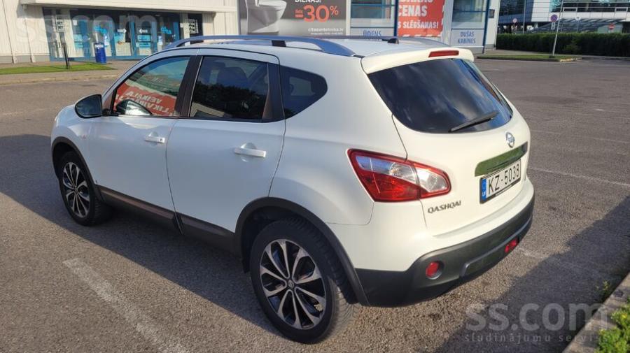 White Nissan Qashqai 2011 in Riga, with an engine capacity of 1.50 L and mileage of 315 thousand km for 4200 €, photo 6 on AUTOMOTO.COM.LV