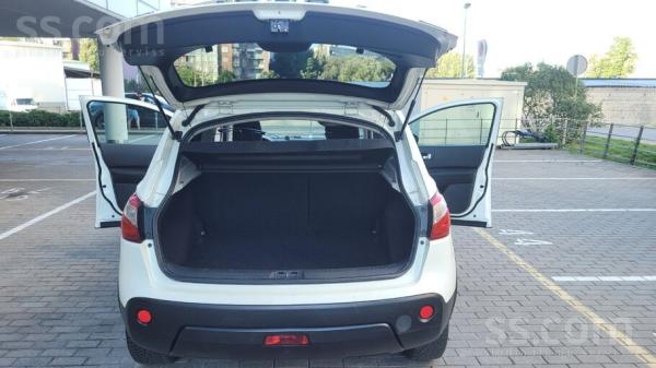 Balts Nissan Qashqai 2011 Rīga, ar dzinēja tilpumu 1.50 L un nobraukumu 315 tūkst. km par 4200 €, foto 7 vietnē AUTOMOTO.COM.LV
