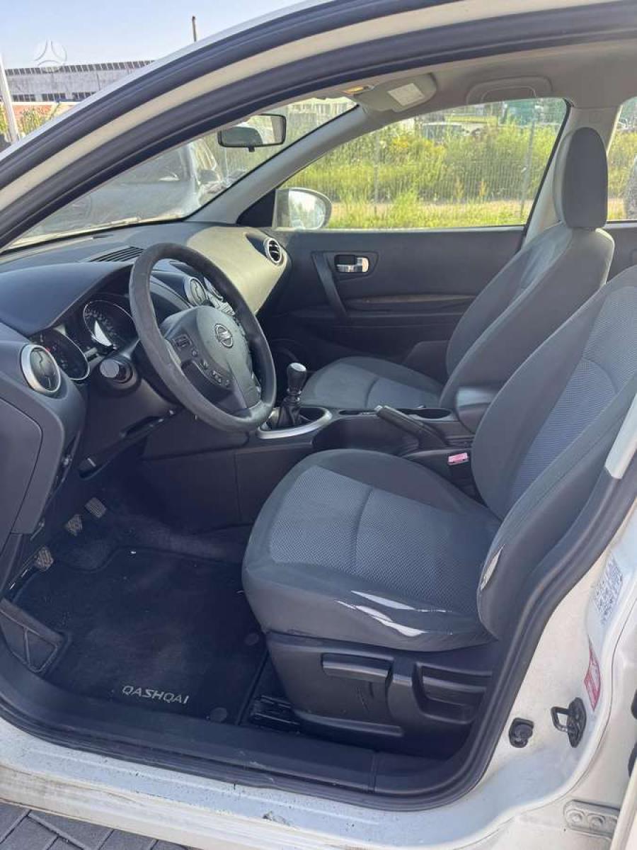 Balts Nissan Qashqai 2011 Tauragė, ar dzinēja tilpumu 1.46 L un nobraukumu 310 tūkst. km par 3400 €, foto 9 vietnē AUTOMOTO.COM.LV