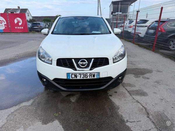 Nissan Qashqai 2011 in Taurage on AUTOMOTO.COM.LV White Nissan Qashqai 2011 in Taurage, with an engine capacity of 1.46 L and mileage of 215 thousand km for 3900 €, photo 1 on AUTOMOTO.COM.LV