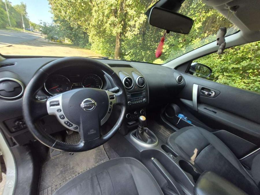 Balts Nissan Qashqai 2011 Viļņa, ar dzinēja tilpumu 1.46 L un nobraukumu 305 tūkst. km par 2650 €, foto 16 vietnē AUTOMOTO.COM.LV