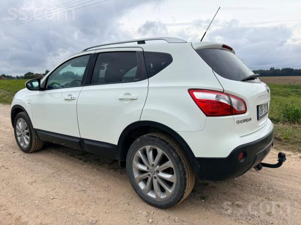 Nissan Qashqai 2011 Talsi vietnē Balts Nissan Qashqai 2011 Talsi, ar dzinēja tilpumu 2.00 L un nobraukumu 450 tūkst. km par 3600 €, foto 6 vietnē AUTOMOTO.COM.LV