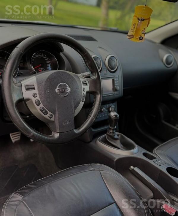 Nissan Qashqai 2011 Talsi vietnē Balts Nissan Qashqai 2011 Talsi, ar dzinēja tilpumu 2.00 L un nobraukumu 450 tūkst. km par 3600 €, foto 8 vietnē AUTOMOTO.COM.LV