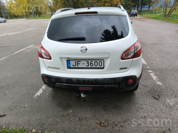 White Nissan Qashqai 2011 in Preili, with an engine capacity of 1.50 L and mileage of 251 thousand km for 3500 €, photo 7 on AUTOMOTO.COM.LV