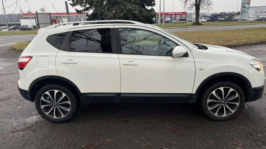 Balts Nissan Qashqai 2012 Tauragė, ar dzinēja tilpumu 1.60 L un nobraukumu 190 tūkst. km par 4700 €, foto 3 vietnē AUTOMOTO.COM.LV