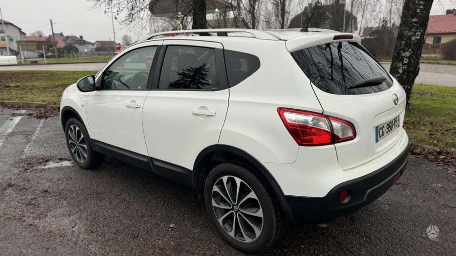 Balts Nissan Qashqai 2012 Tauragė, ar dzinēja tilpumu 1.60 L un nobraukumu 190 tūkst. km par 4700 €, foto 5 vietnē AUTOMOTO.COM.LV