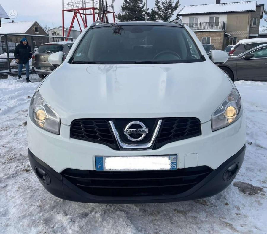 White Nissan Qashqai 2012 in Taurage, with an engine capacity of 1.46 L and mileage of 260 thousand km for 4900 €, photo 2 on AUTOMOTO.COM.LV
