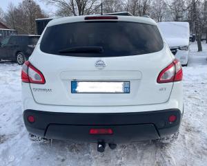 White Nissan Qashqai 2012 in Taurage, with an engine capacity of 1.46 L and mileage of 260 thousand km for 4900 €, photo 6 on AUTOMOTO.COM.LV