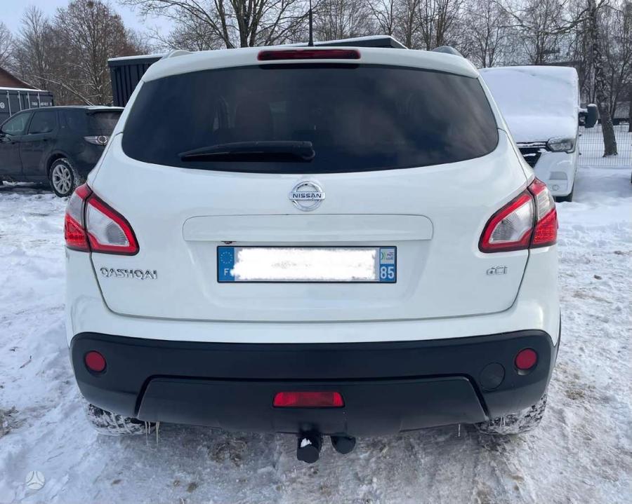 White Nissan Qashqai 2012 in Taurage, with an engine capacity of 1.46 L and mileage of 260 thousand km for 4900 €, photo 6 on AUTOMOTO.COM.LV