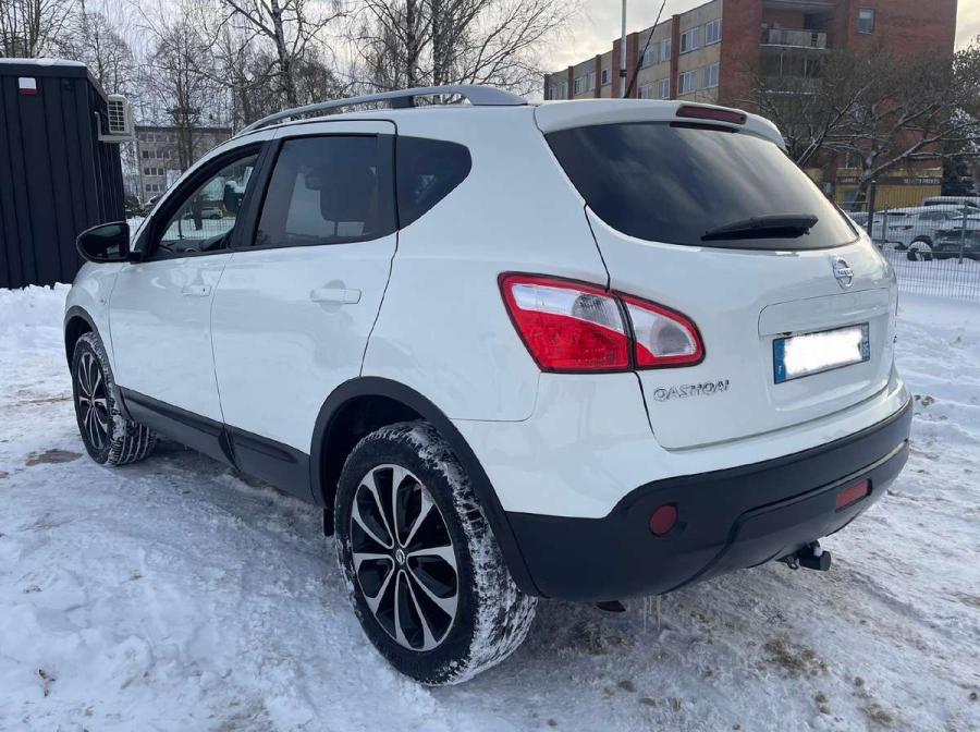 White Nissan Qashqai 2012 in Taurage, with an engine capacity of 1.46 L and mileage of 260 thousand km for 4900 €, photo 7 on AUTOMOTO.COM.LV