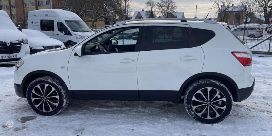 White Nissan Qashqai 2012 in Taurage, with an engine capacity of 1.46 L and mileage of 260 thousand km for 4900 €, photo 8 on AUTOMOTO.COM.LV