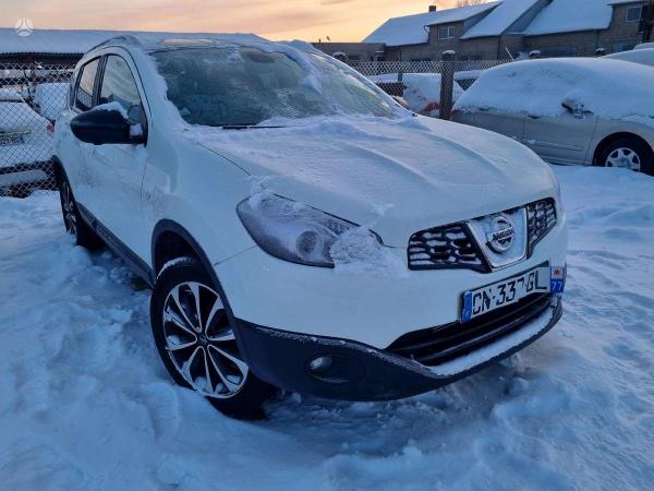 White Nissan Qashqai 2012 in Taurage, with an engine capacity of 1.46 L and mileage of 176 thousand km for 4400 €, photo 1 on AUTOMOTO.COM.LV