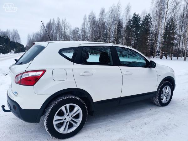 Balts Nissan Qashqai 2012 Mažeikiai, ar dzinēja tilpumu 1.50 L un nobraukumu 234 tūkst. km par 5900 €, foto 4 vietnē AUTOMOTO.COM.LV