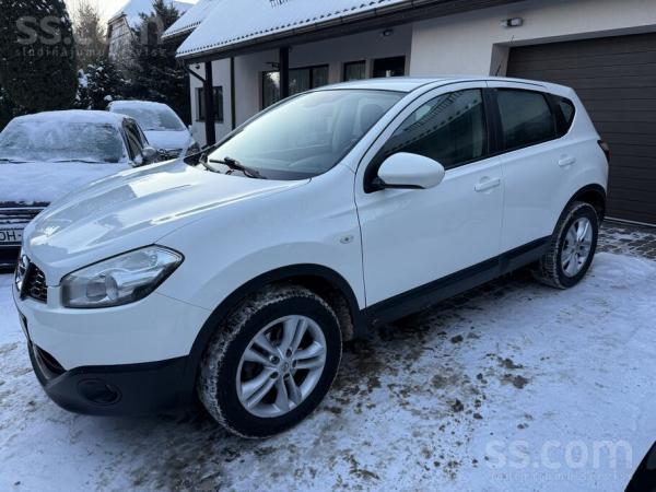 White Nissan Qashqai 2012 in Ogre, with an engine capacity of 1.60 L and mileage of 264 thousand km for 5450 €, photo 3 on AUTOMOTO.COM.LV