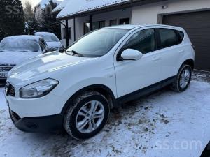 White Nissan Qashqai 2012 in Ogre, with an engine capacity of 1.60 L and mileage of 264 thousand km for 5450 €, photo 3 on AUTOMOTO.COM.LV