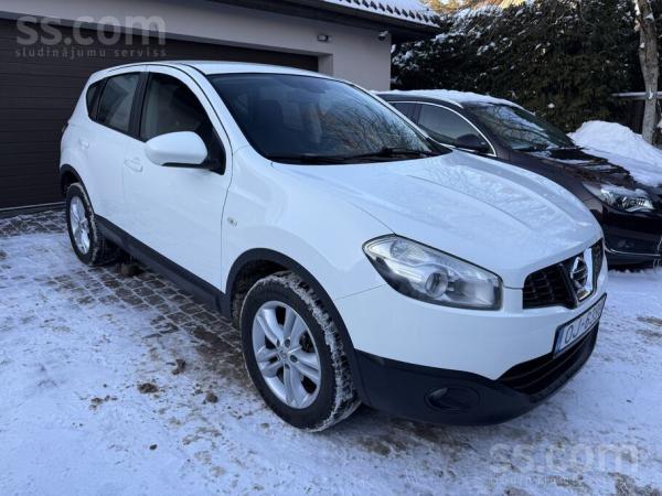 White Nissan Qashqai 2012 in Ogre, with an engine capacity of 1.60 L and mileage of 264 thousand km for 5450 €, photo 5 on AUTOMOTO.COM.LV
