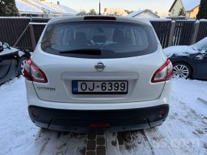 White Nissan Qashqai 2012 in Ogre, with an engine capacity of 1.60 L and mileage of 264 thousand km for 5450 €, photo 6 on AUTOMOTO.COM.LV