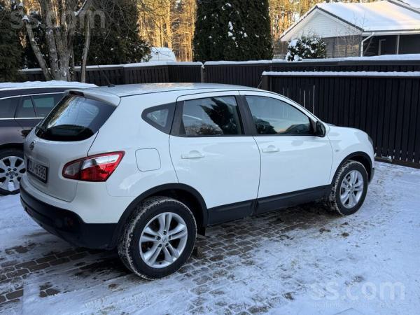 White Nissan Qashqai 2012 in Ogre, with an engine capacity of 1.60 L and mileage of 264 thousand km for 5450 €, photo 7 on AUTOMOTO.COM.LV