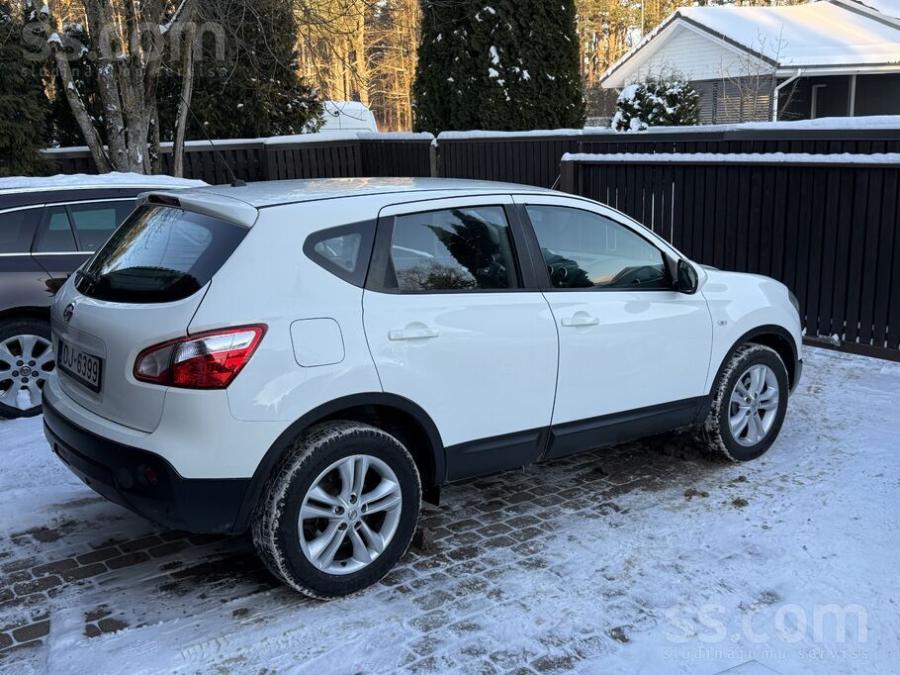 White Nissan Qashqai 2012 in Ogre, with an engine capacity of 1.60 L and mileage of 264 thousand km for 5450 €, photo 7 on AUTOMOTO.COM.LV