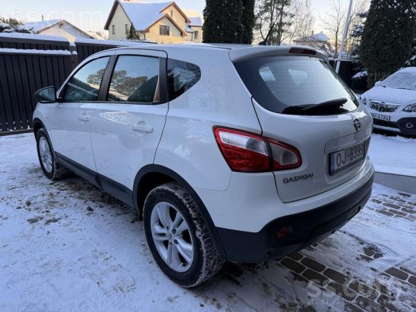 White Nissan Qashqai 2012 in Ogre, with an engine capacity of 1.60 L and mileage of 264 thousand km for 5450 €, photo 9 on AUTOMOTO.COM.LV
