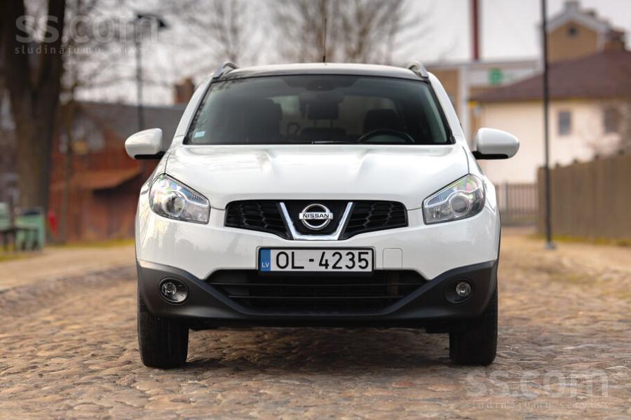 White Nissan Qashqai 2012 in Riga, with an engine capacity of 1.50 L and mileage of 187 thousand km for 6050 €, photo 2 on AUTOMOTO.COM.LV