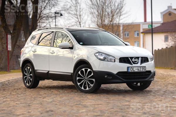 White Nissan Qashqai 2012 in Riga, with an engine capacity of 1.50 L and mileage of 187 thousand km for 6050 €, photo 3 on AUTOMOTO.COM.LV